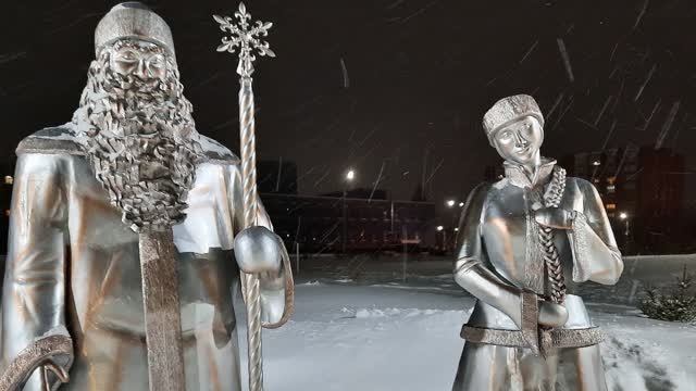 Набережная. Дед Мороз и Снегурочка / Канал Ухта