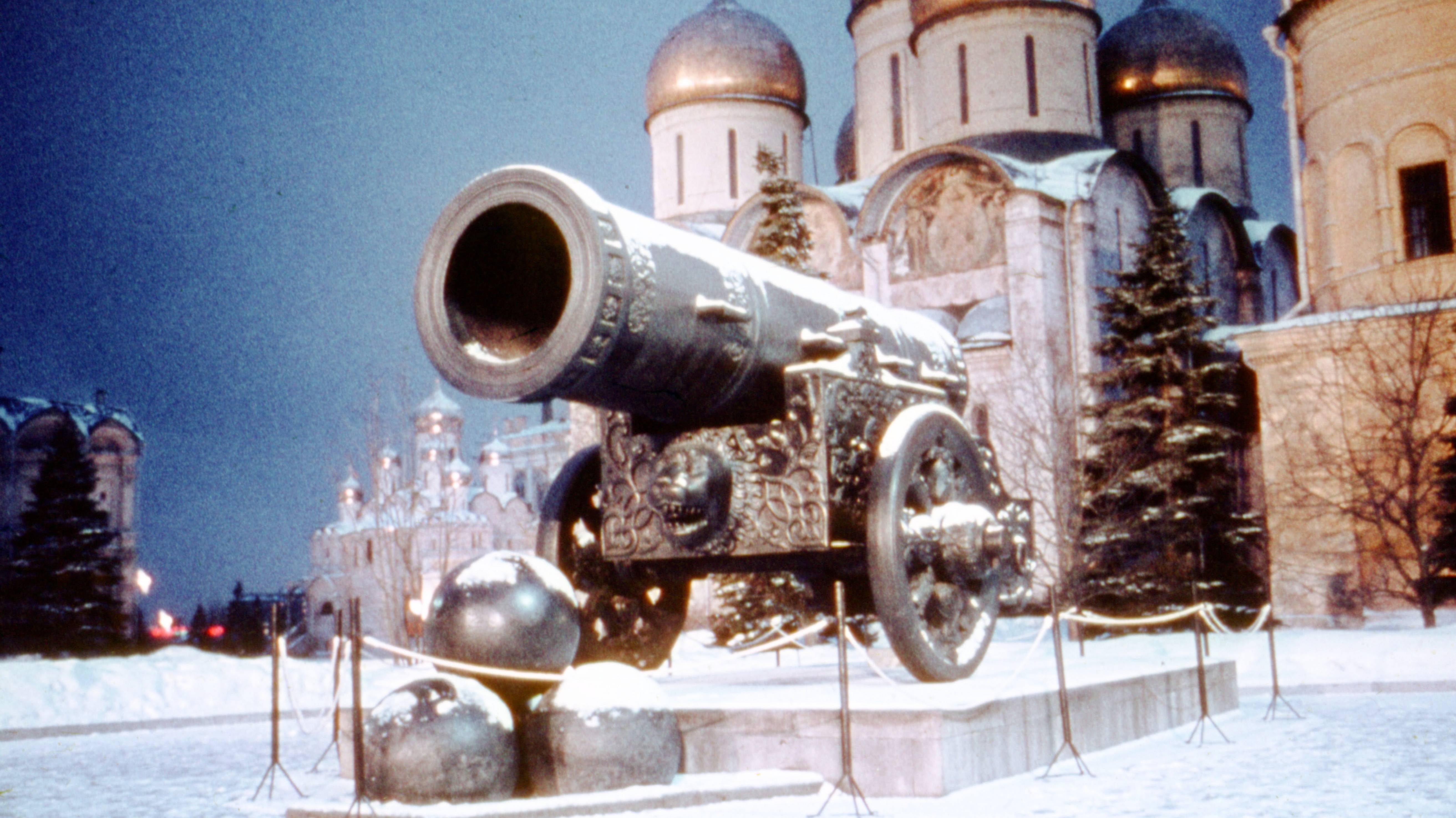 Почему Царь-пушка – вовсе не пушка: что на самом деле стоит в Кремле!