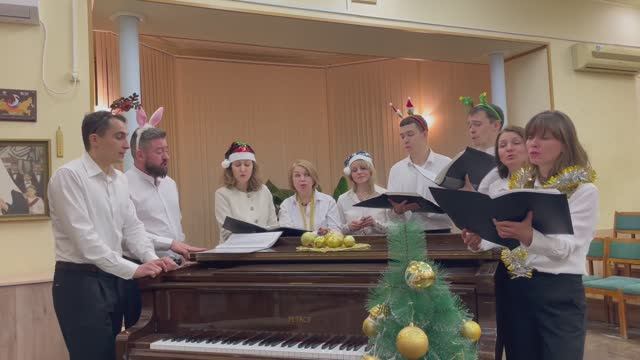 В лесу родилась Ёлочка... Поздравление с Новым Годом от артистов Капеллы, педагогов и родителей