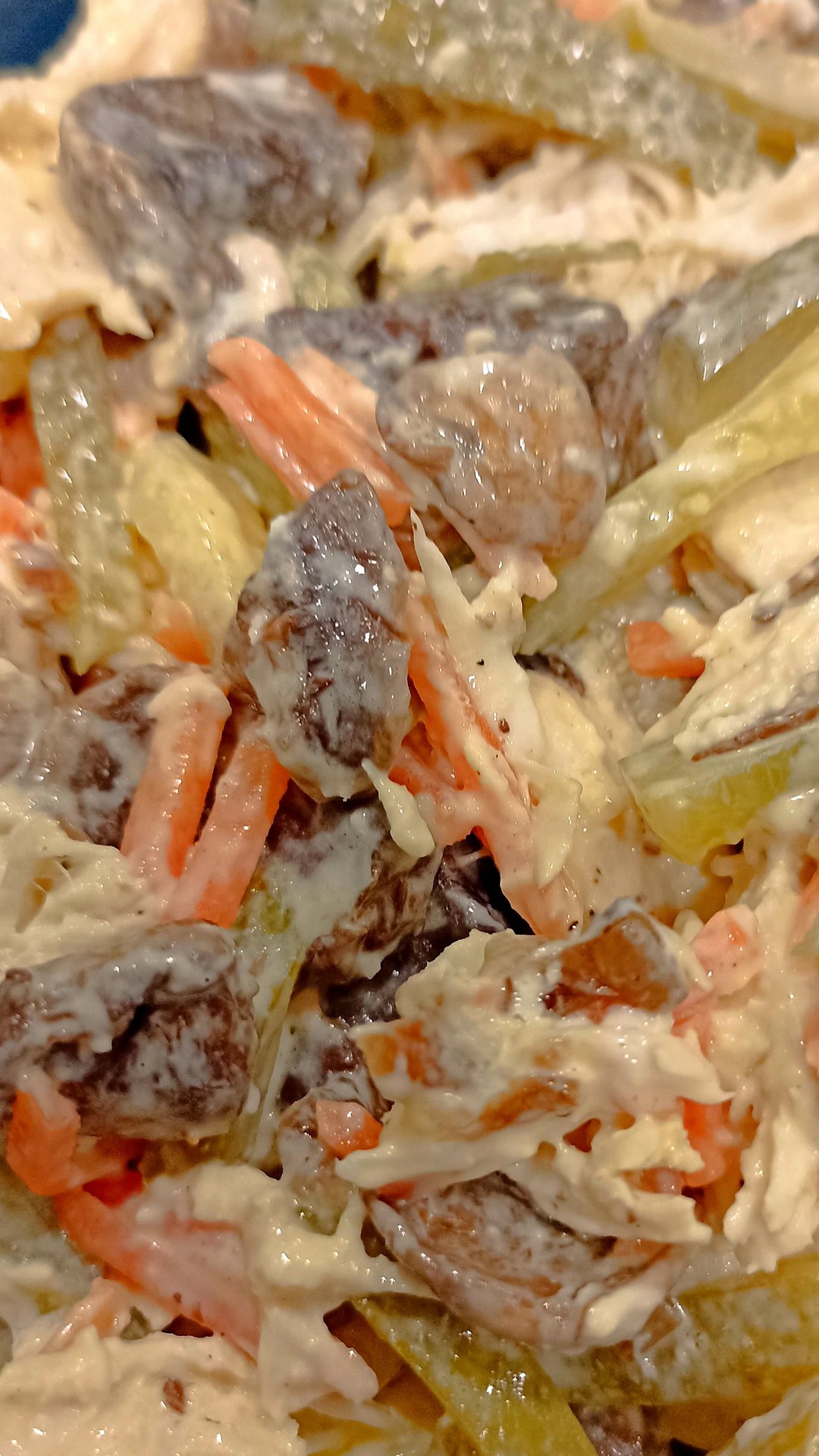 Салат с грибами и курицей