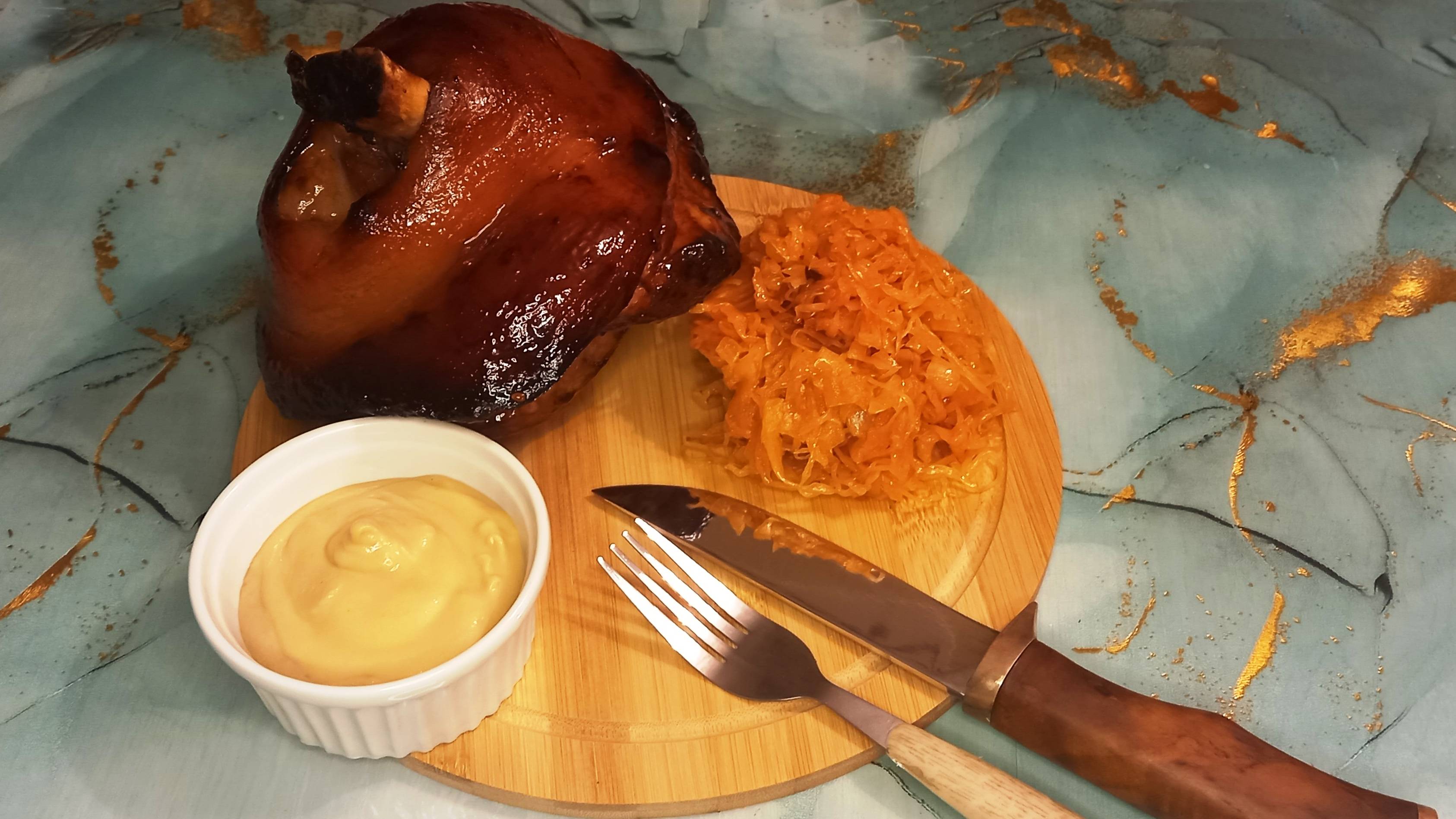 Свиная рулька в пиве