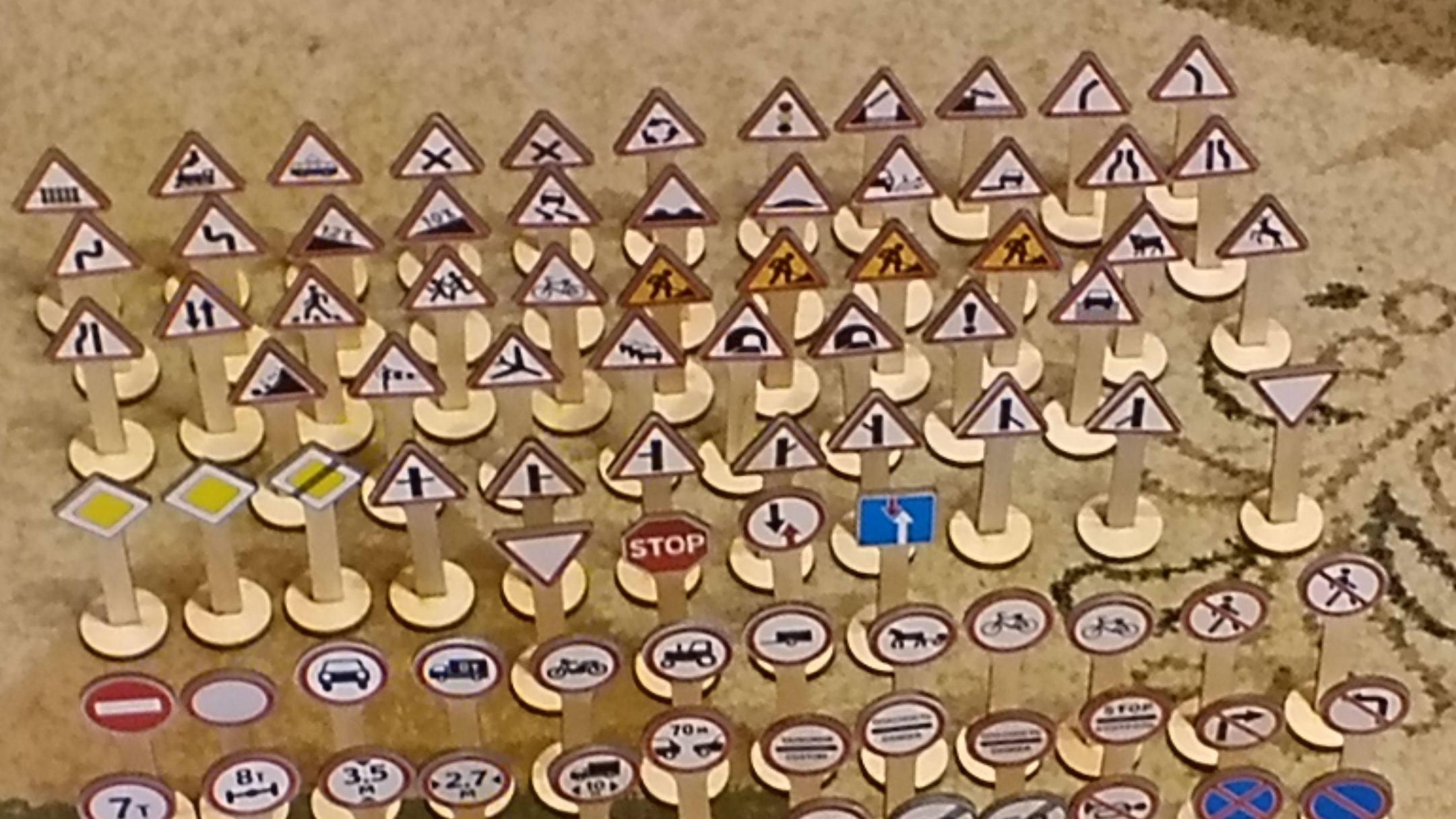 обзор набора игрушечных дорожных знаков