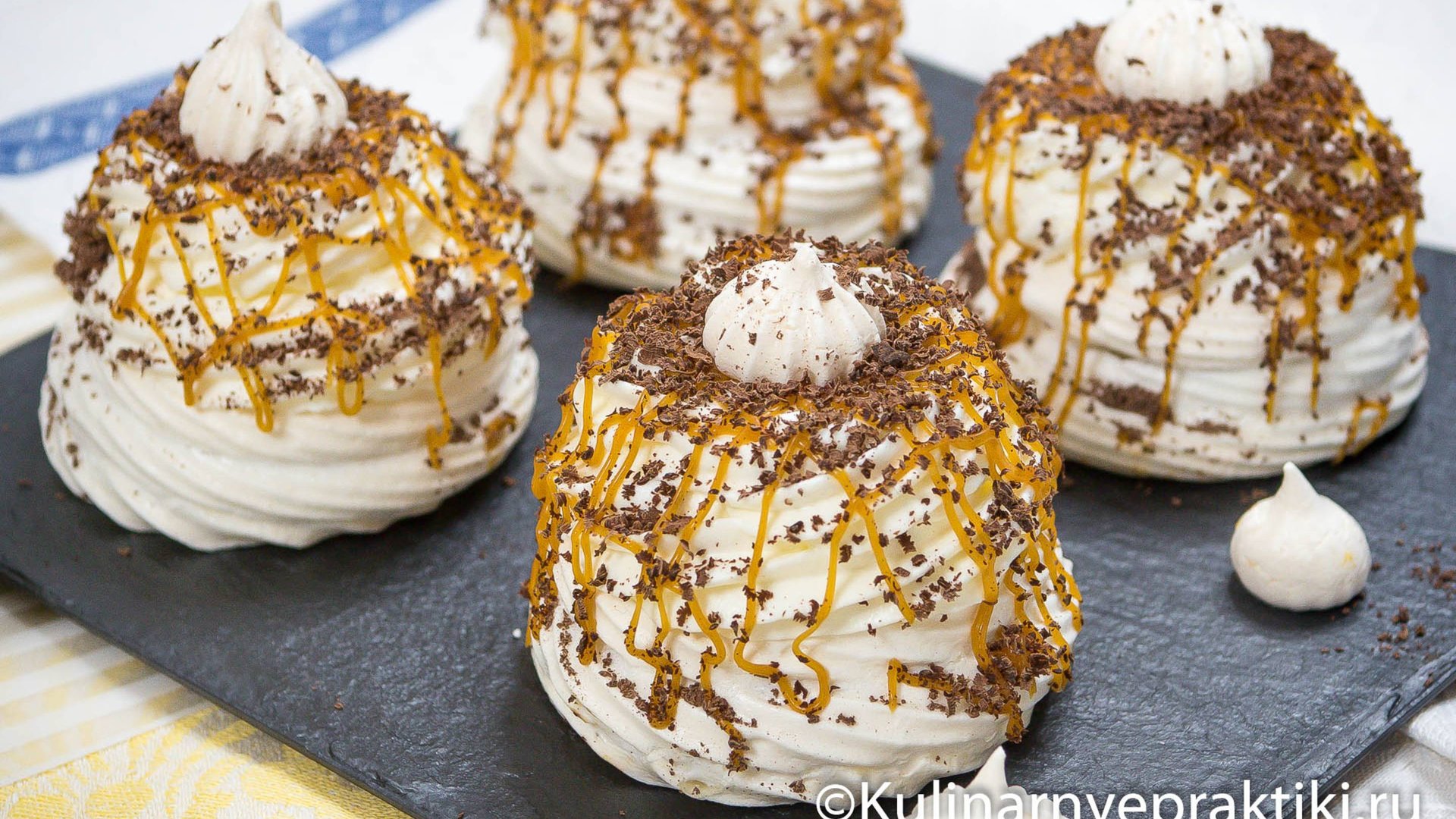 Баноффи Павлова: меренга, солёная карамель и бананы — десерт на контрастах