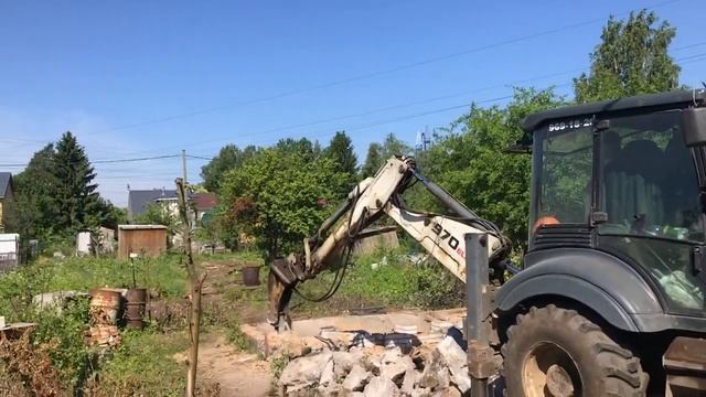 Демонтаж фундамента гидромолотом