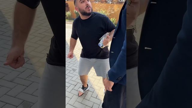 Фейковый воришка 😂KARENA_MAKARENA