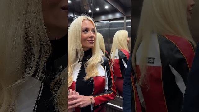 Встреча в Лифте 😂KARENA_MAKARENA