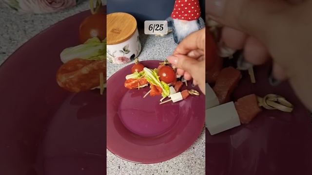 Каждый день новые праздничные канапе. Лосось, сыр фета #food #рецепты #еда #viral #новыйгод #вкусно