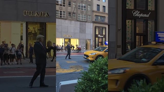 Near the Trump Building, New York).