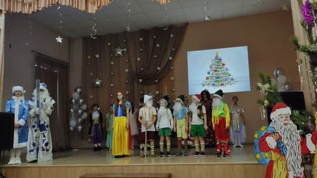 Школьное представление на Новый год