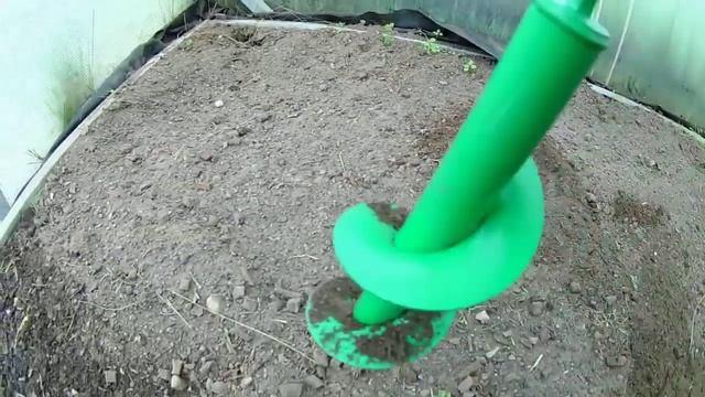 Работа садовым буравчиком