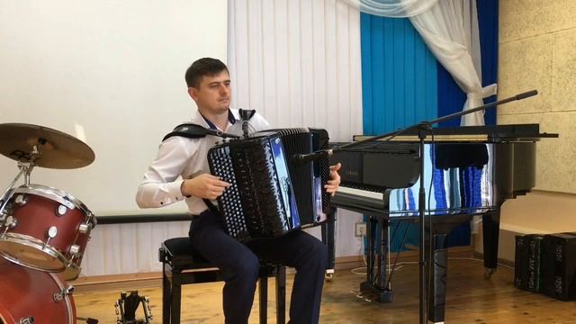 Ю.Жиро Valse  "Sous le ciel de Paris" "Под небом Парижа"/☆Баянист- виртуоз Иван АДЫБАЕВ.