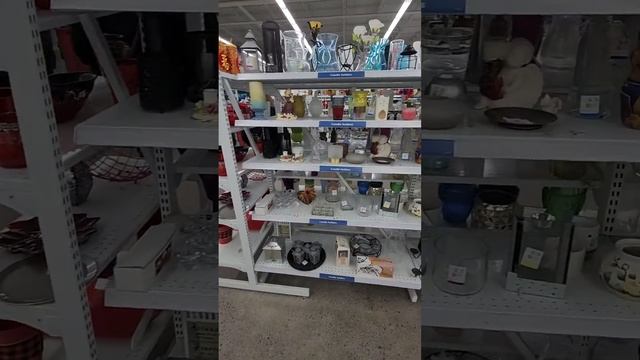 Прогулка по винтажному магазину, Оттава (Walking through a vintage store January 2024, Ottawa).