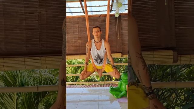 Новичкам не повторять!!!! Поза "Бабочки" или Баддха конасана в йогагамаке. Продвинутый вариант.