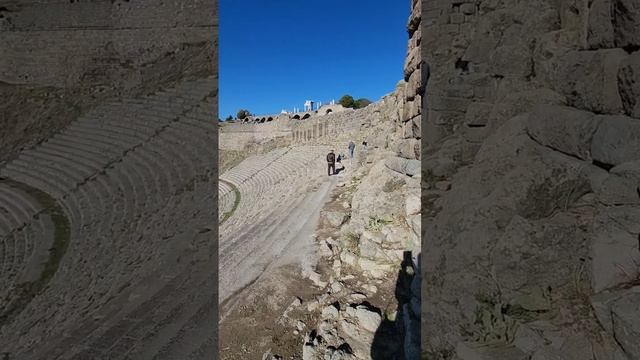 Древний Пергамон. (The ancient city of Pergamon, and below is the modern city of Bergamo! ).