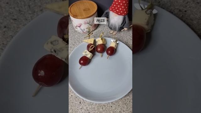 Light snacks canapés. Вкусные новогодние канапе Перепелиное яйцо, черри   #food #рецепт #готовим