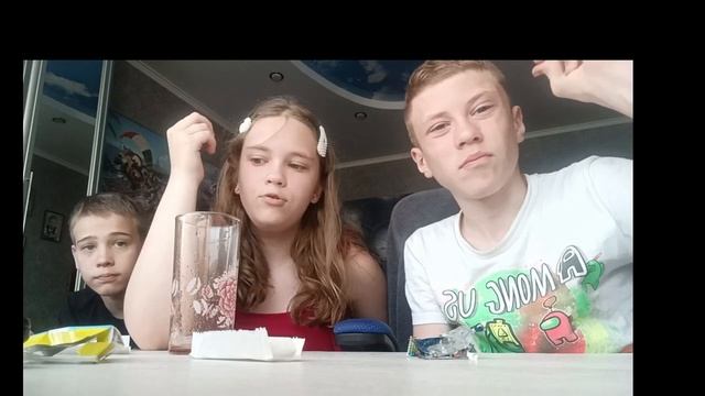 пробуем разные вкусняшки 😋