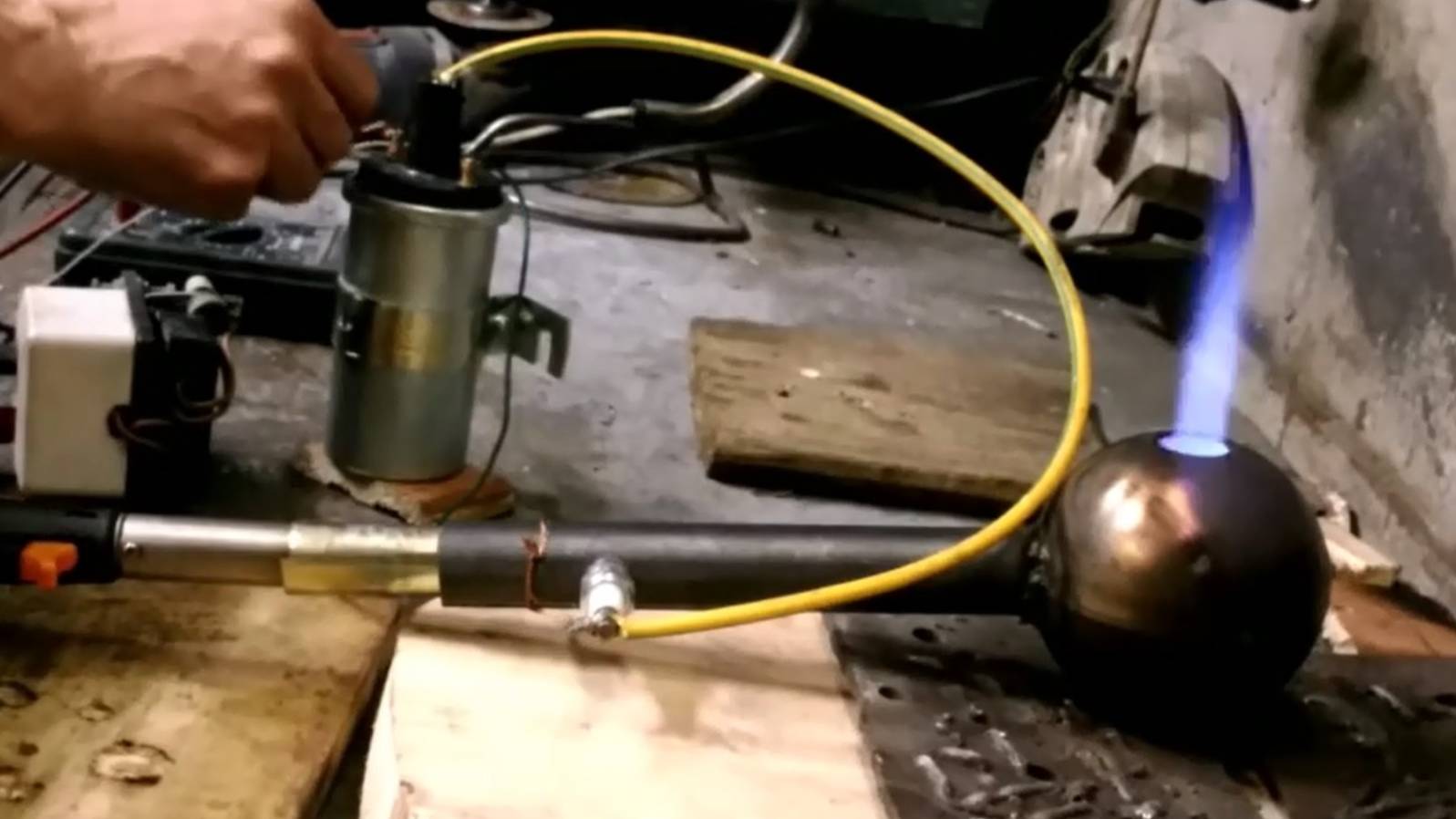 Сферический импульсный детонационный источник энергии