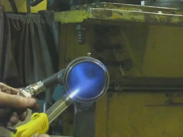 Полусферический детонационно-резонансный источник энергии