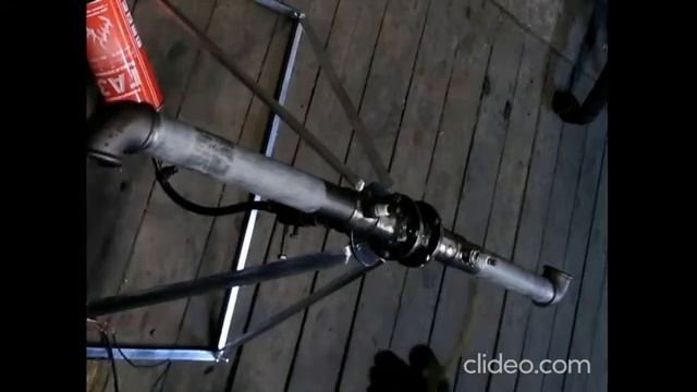 Радиально-тангенциальный детонационный реактивный двигатель