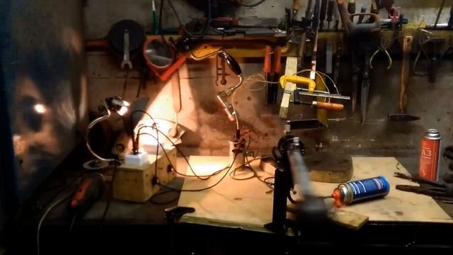 Сферический радиально-тангенциальный детонационный реактивный двигатель