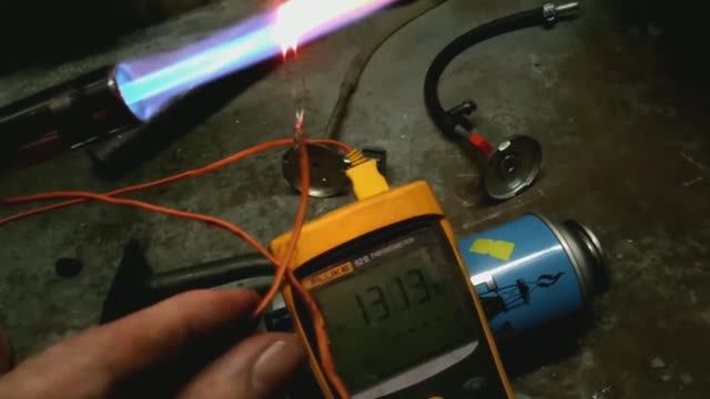 Температурные игры детонационного и дефлаграционного горения