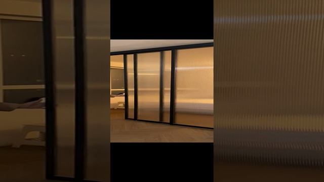 Раздвижная перегородка : три раздвижные створки