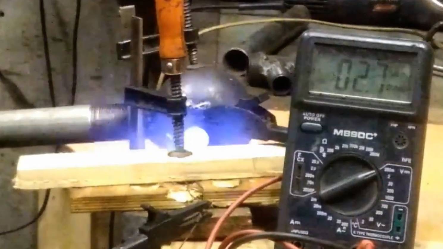 Детонационно-электрический эффект газовоздушной смеси