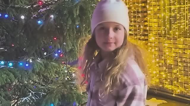 Ксюша ПЕЧЁРКИНА   "Снежинка-звезда"
(муз.В.Беловой  ст.А.Любимовой)