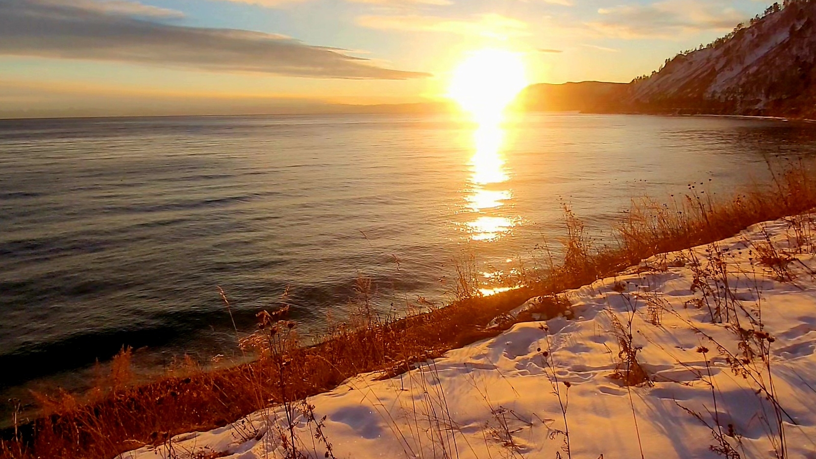 Красивый закат и прибой уходящего года, я дарю своей лучшей подруге Анастасии 🤩🤩🤩