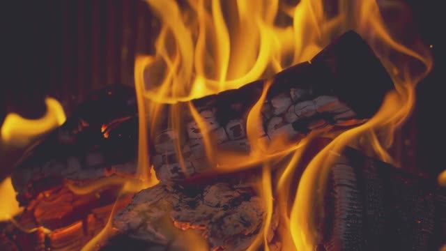 Расслабляющая музыка для отдыха .Успокаивающая  и расслабляющая фоновая музыка. Треск   костра