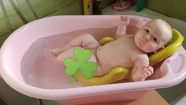 Данечка купается