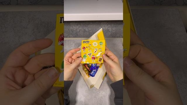 Распаковка подарка M&Ms