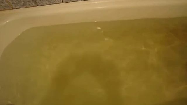 Формирование множества отдельных симметричных водоворотов за движением завихрителя спец. формы