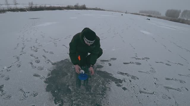 ПЕРВЫЙ ЛЁД НА ЩУКУ. РЫБАЛКА НА ЖЕРЛИЦЫ