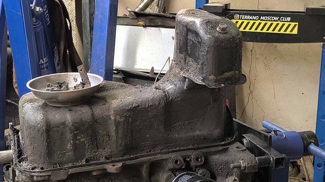 Как и чем правильно снять поддон картера мотора #VG30#Nissan#terrano#wd21