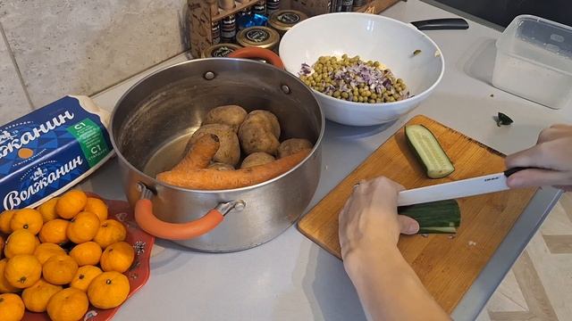 30 декабря 2024 готовлю салаты оливье и рыбный