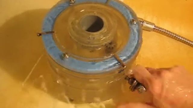 Механический много клапанный способ формирования высокоскоростного волнового фронта в жидкости