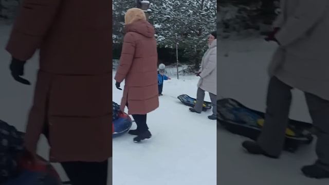 Горка у озера