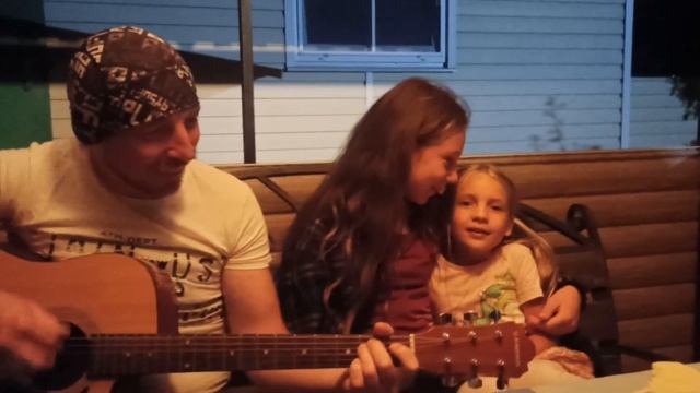 Снова стою одна. поет Алеся 5 лет