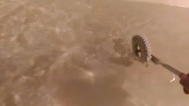 Формирование множества отдельных симметричных водоворотов за движение завихителя специальной  формы