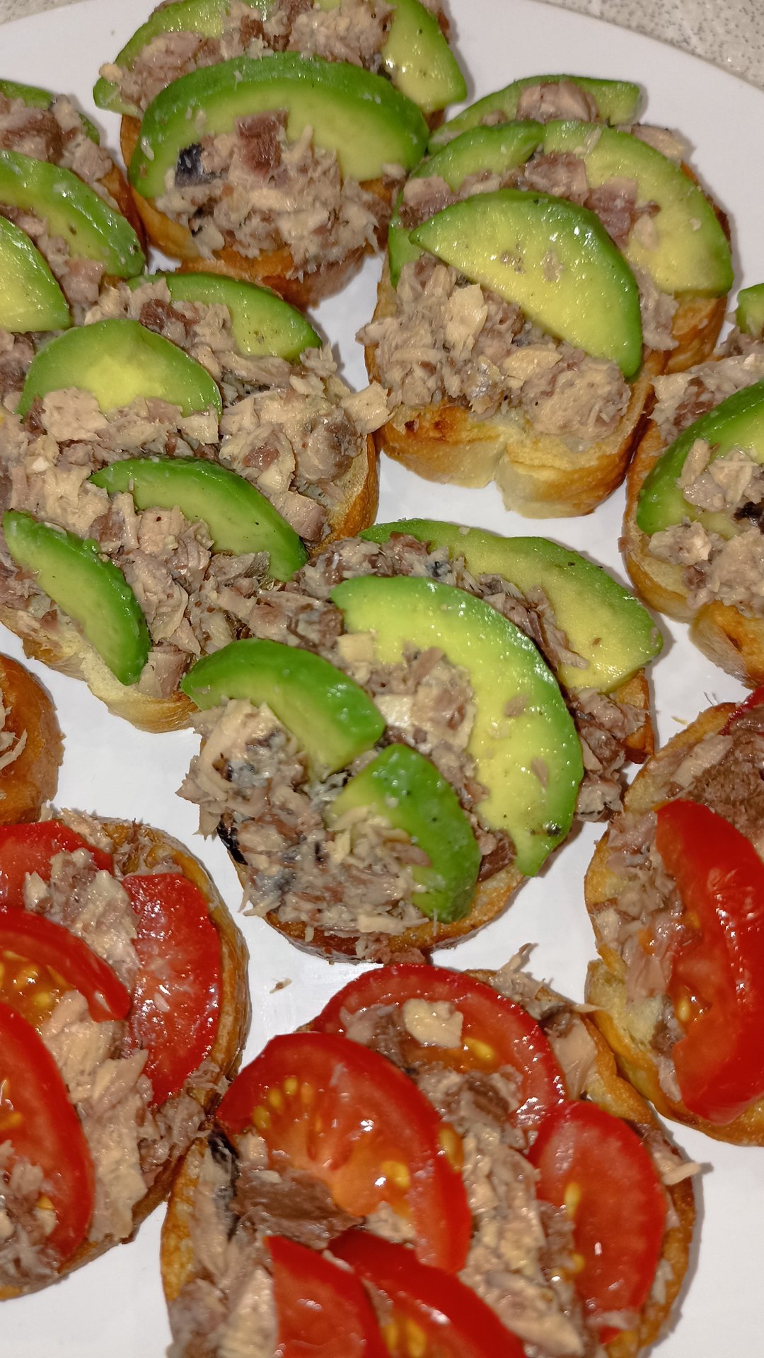 Бутерброды с тунцом