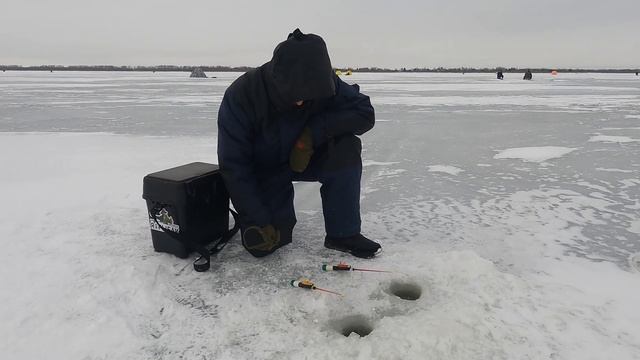 Зимняя рыбалка на озере Ильмень