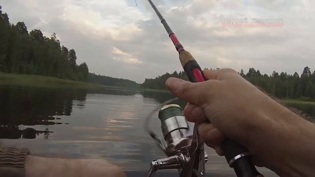 Как поймать щуку на озере вечером