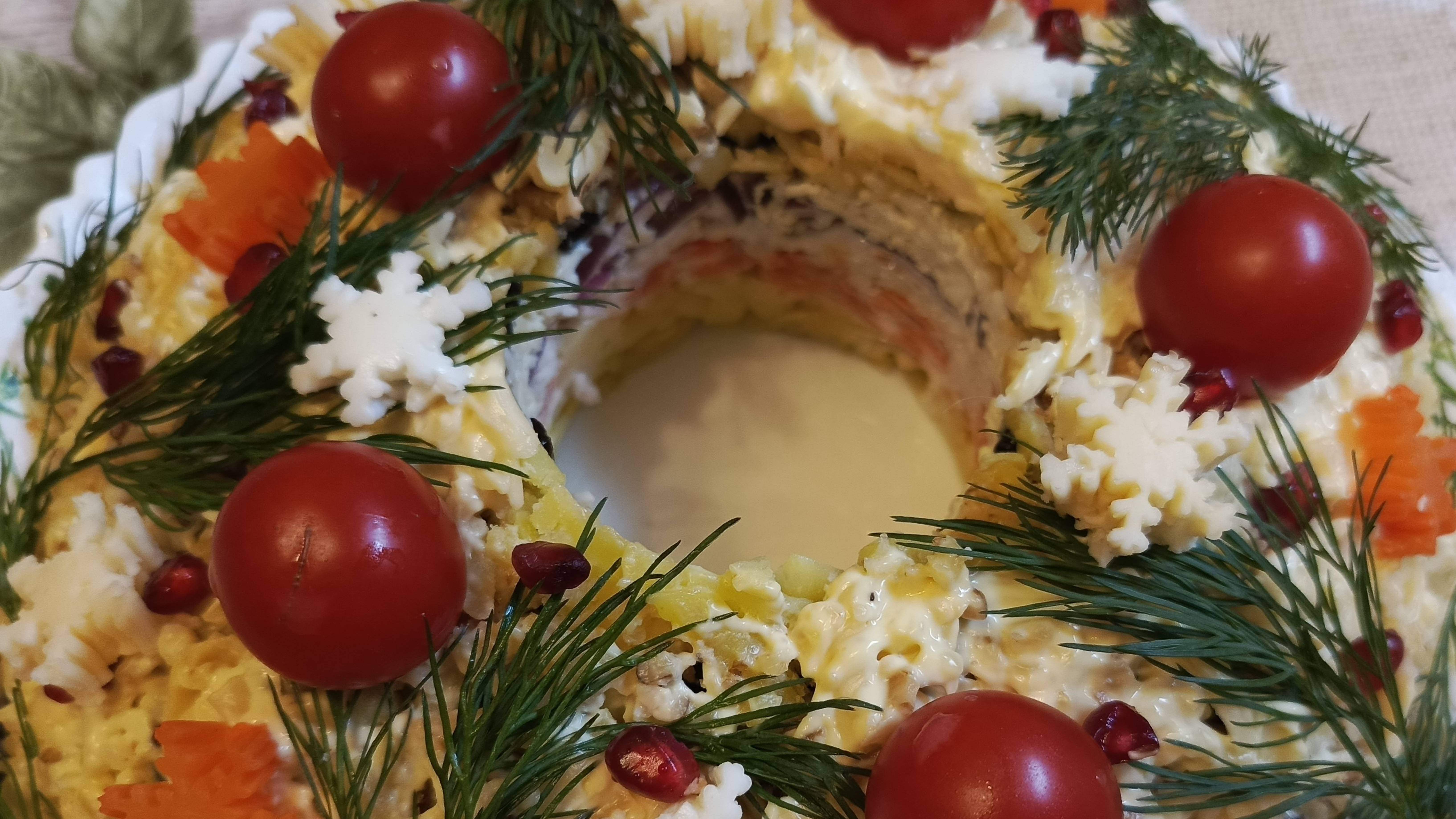 КАК УКРАСИТ ПРАЗДНИЧНЫЙ САЛАТ