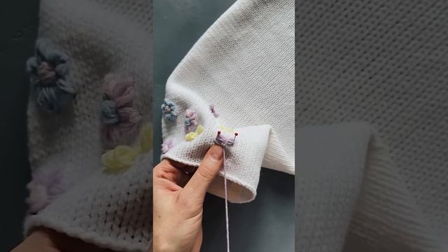 Бантики на вязаном полотне