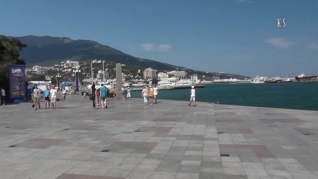 Набережная Ялты - центральная прогулочная улица