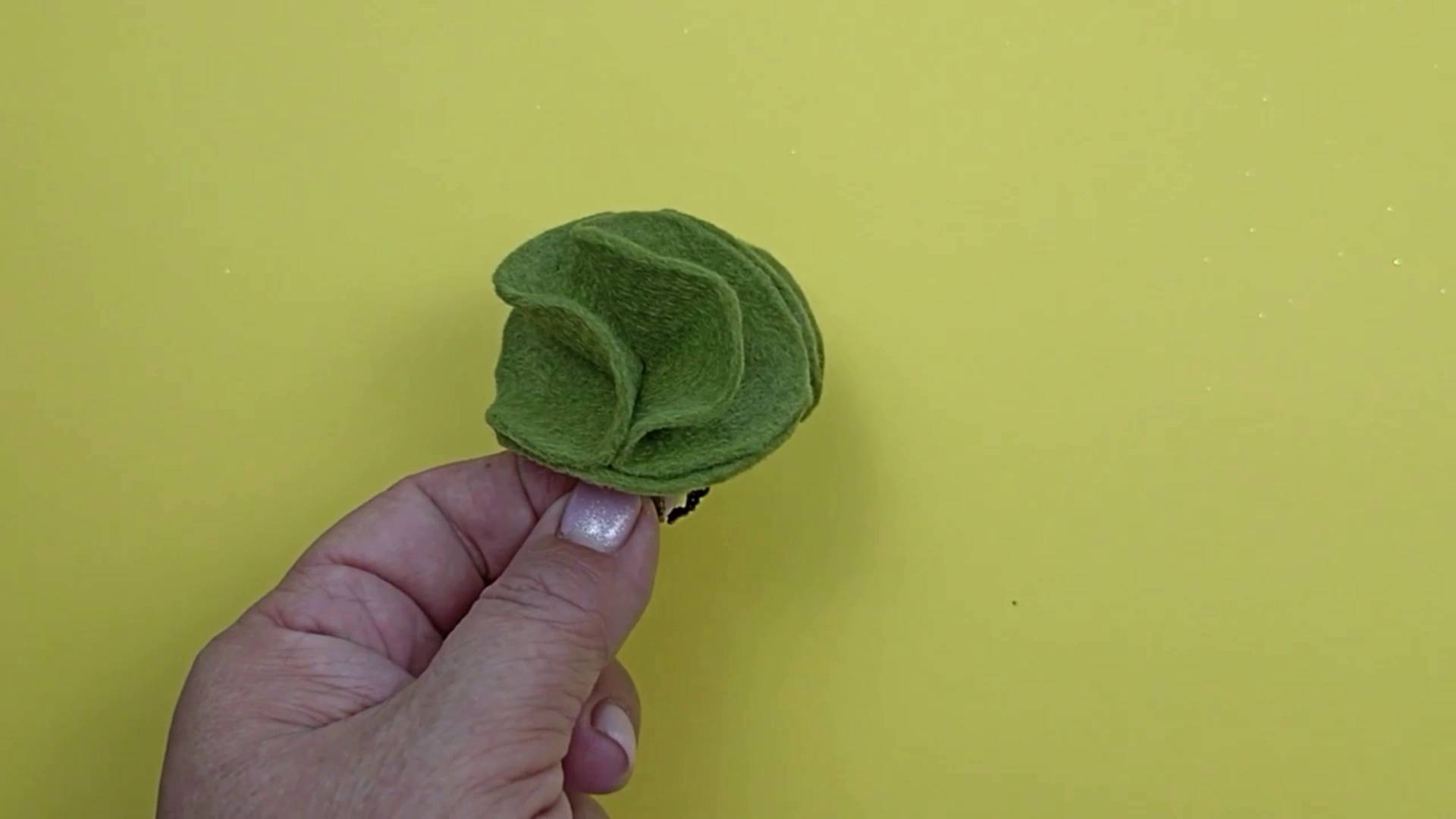 Видеоурок: Как сделать украшение из фетра. Кольцо своими руками