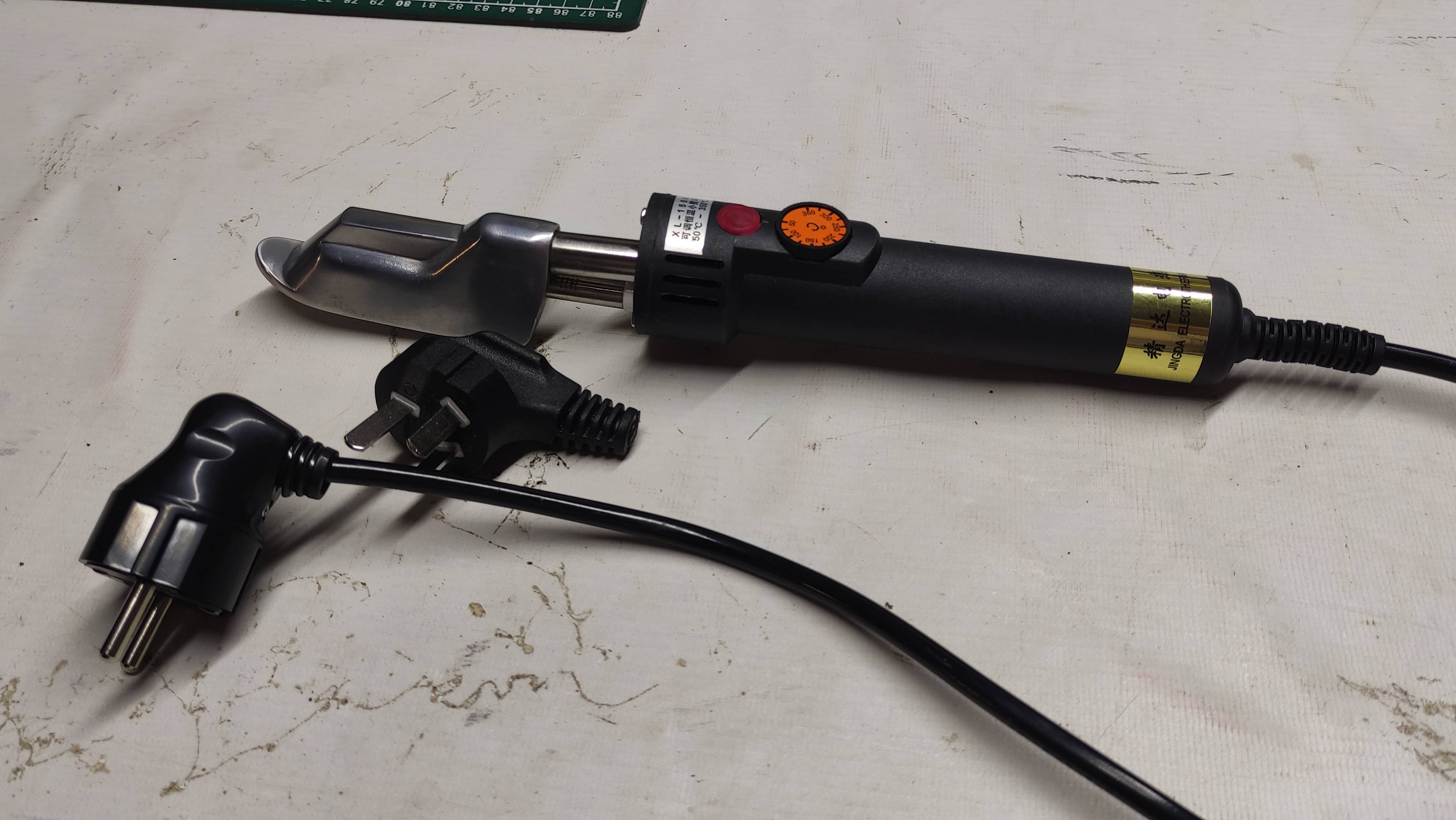 Мини утюг для автоателье и рукоделия.