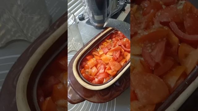 рецепт сочной томленой курицы с овощами в горшке