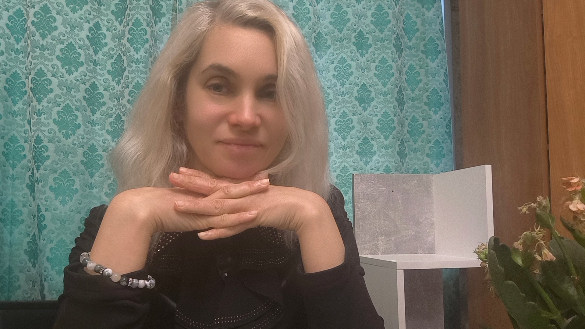 Мини детектив. Ретро. Там и убийства под  Самоцветы  и поцелуи с топориком под Весёлых ребят.